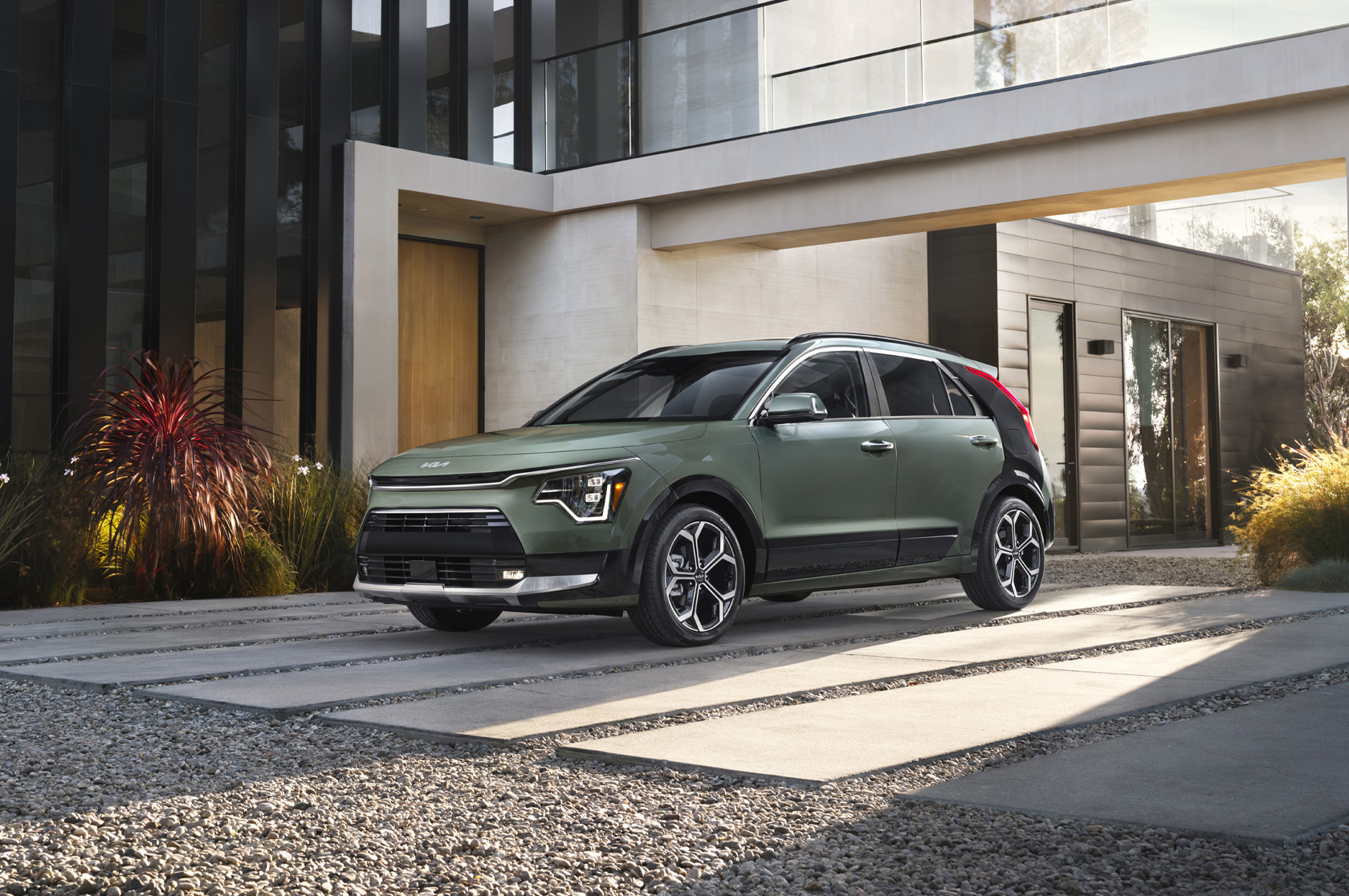 2025 Kia Niro vs. 2025 Ford Escape